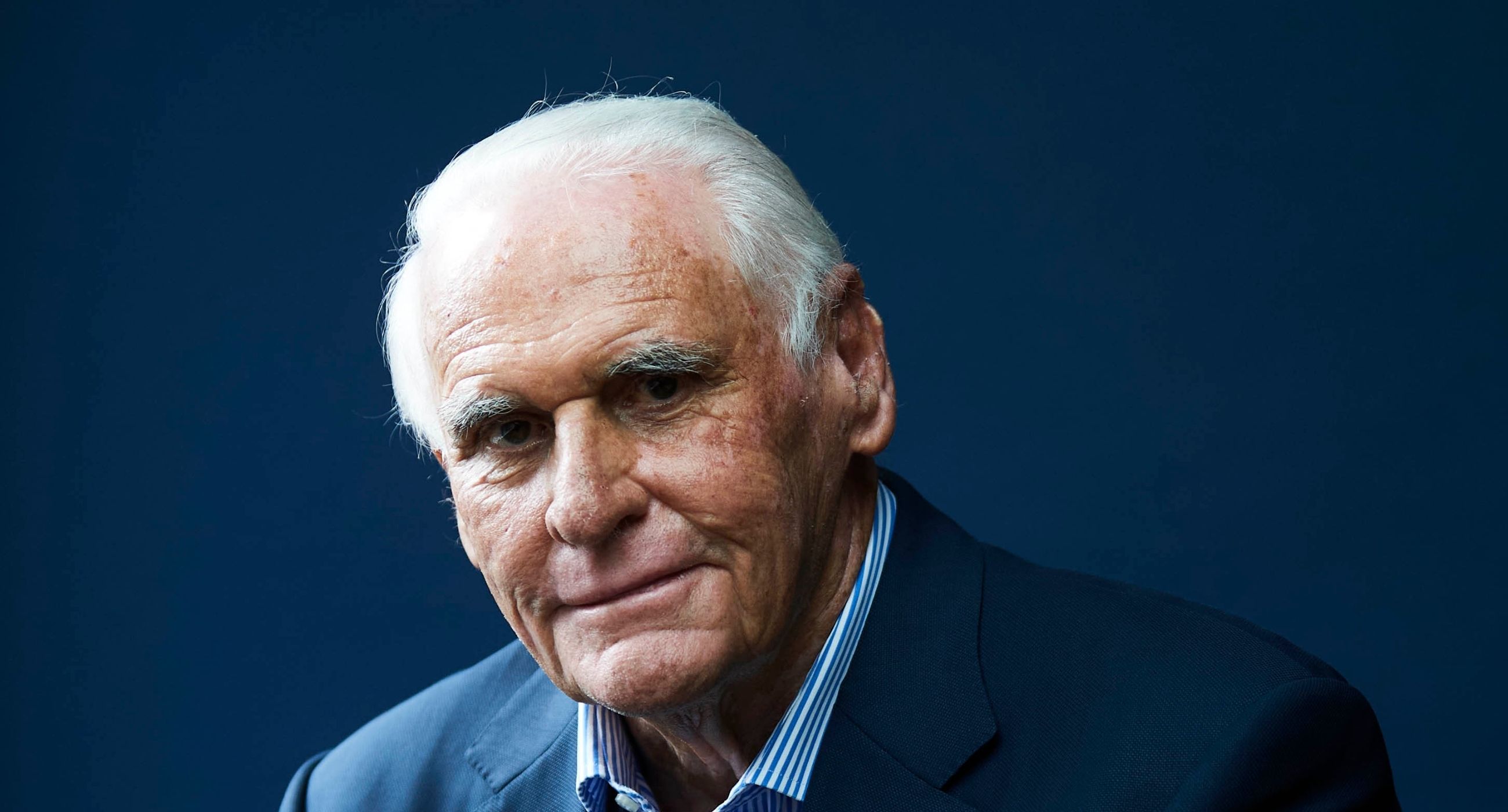 Vale Lang Walker AO | Sunshine Coast Council